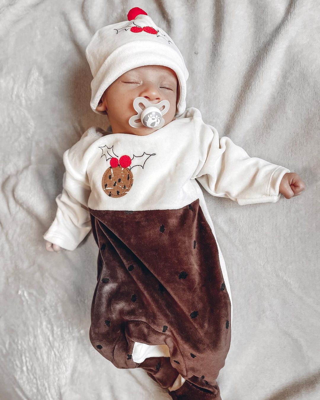 32 Cute Baby First Christmas Outfit Ideas For 2025
