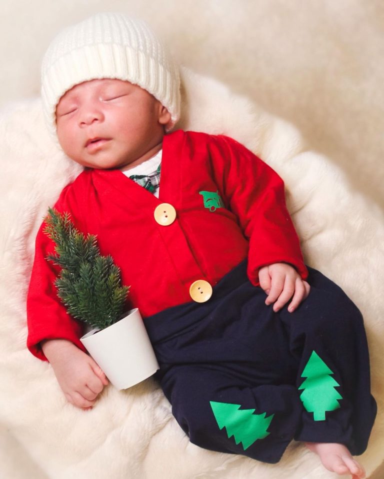 32 Cute Baby First Christmas Outfit Ideas For 2025