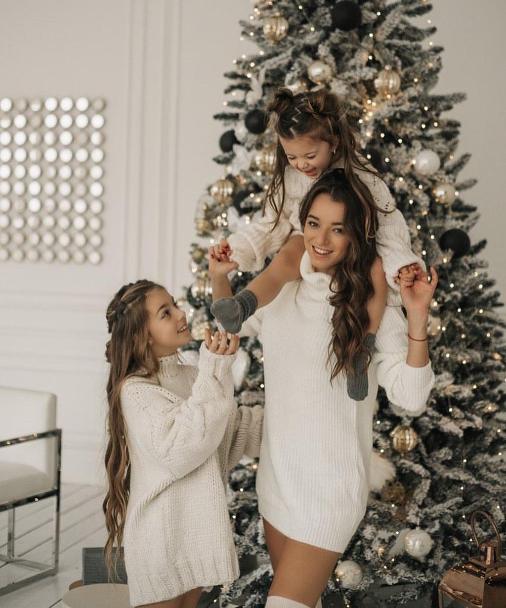 32 Charming Family Christmas Outfits Ideas For Holiday Photos