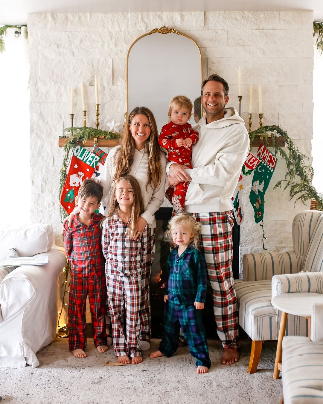 32 Charming Family Christmas Outfits Ideas For Holiday Photos