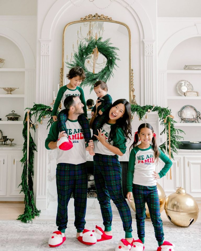 32 Charming Family Christmas Outfits Ideas For Holiday Photos