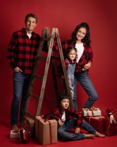 32 Charming Family Christmas Outfits Ideas For Holiday Photos