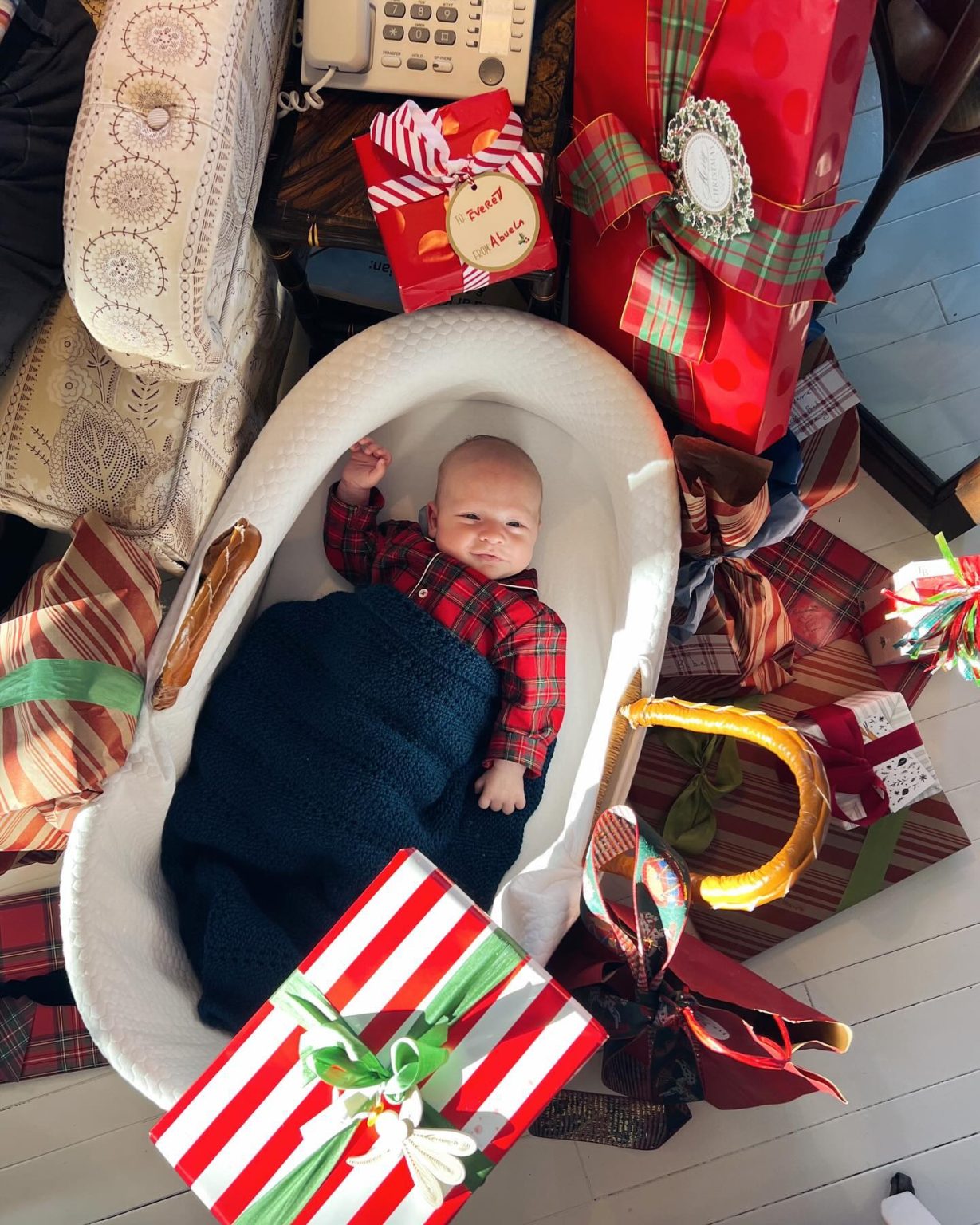 28 Adorable Newborn Christmas Pictures You'll Want To Copy
