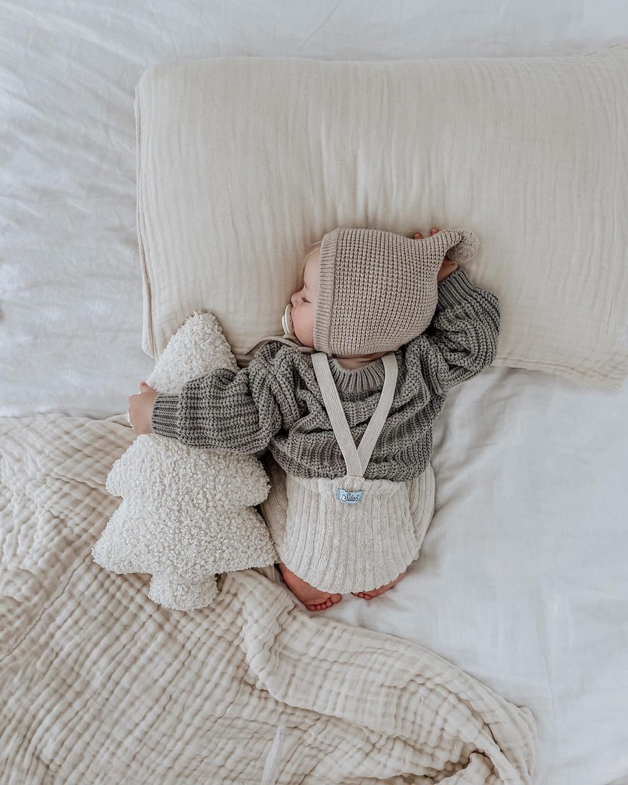 28 Adorable Newborn Christmas Pictures You'll Want To Copy