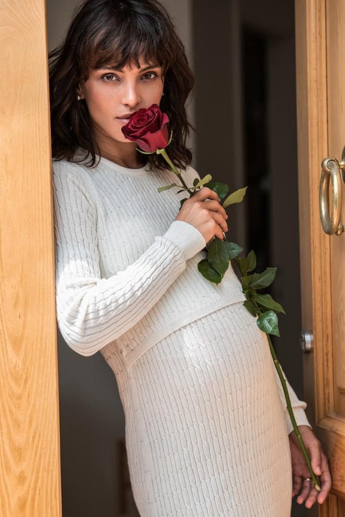 26 Stylish Winter Baby Shower Outfits For Moms